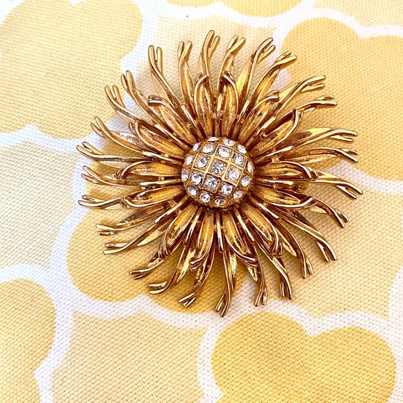Monet | Jewelry | Vintage Monet Gold Sunburst Flower Brooch Pin | Poshmark